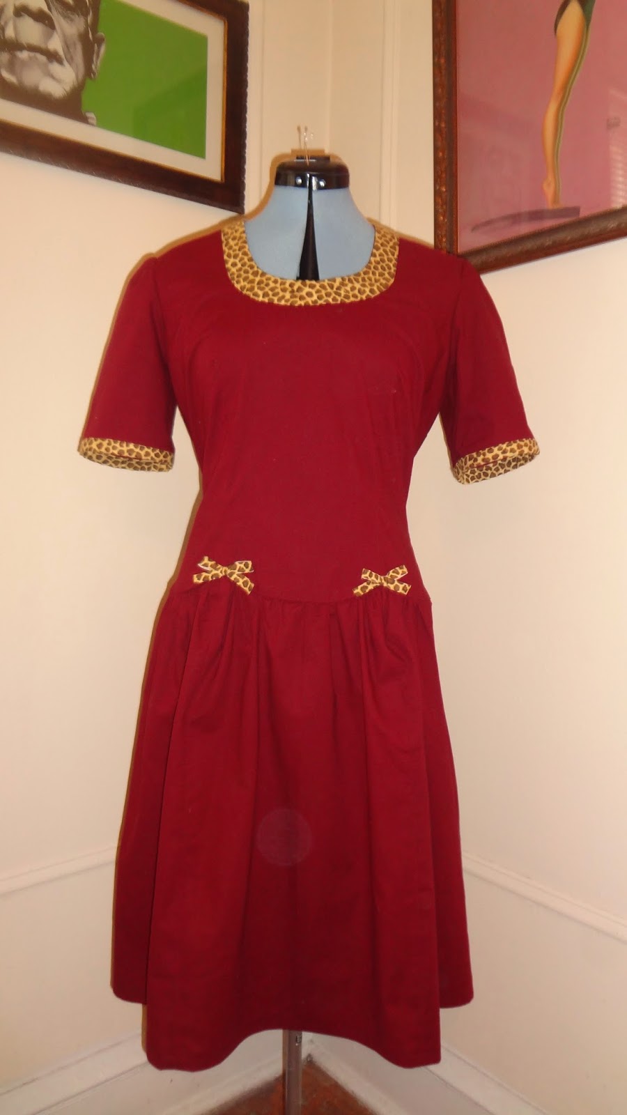 Snapped Garters: Dress #28 -- Simplicity 1253 (1944)