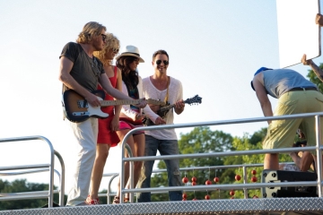 Country Music & Misc. Ramblings: Little Big Town debuts 'Pontoon' video ...