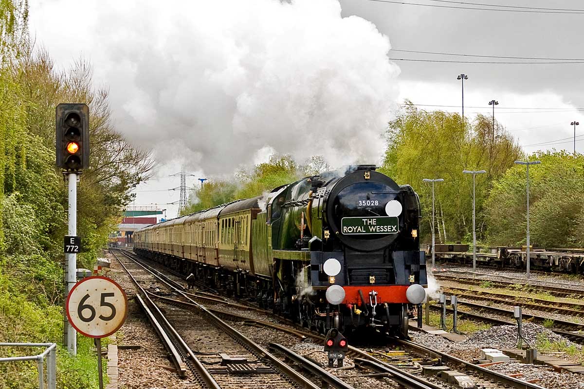 47s and other Classic Power at Southampton: 35028 "Clan Line" on the ...