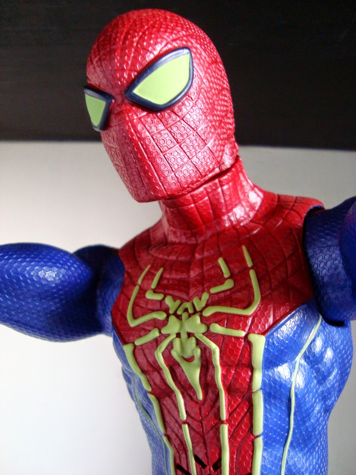 SUPER SHOGUN: THE AMAZING SPIDER-MAN MOTORISED WEB-SHOOTING - HASBRO