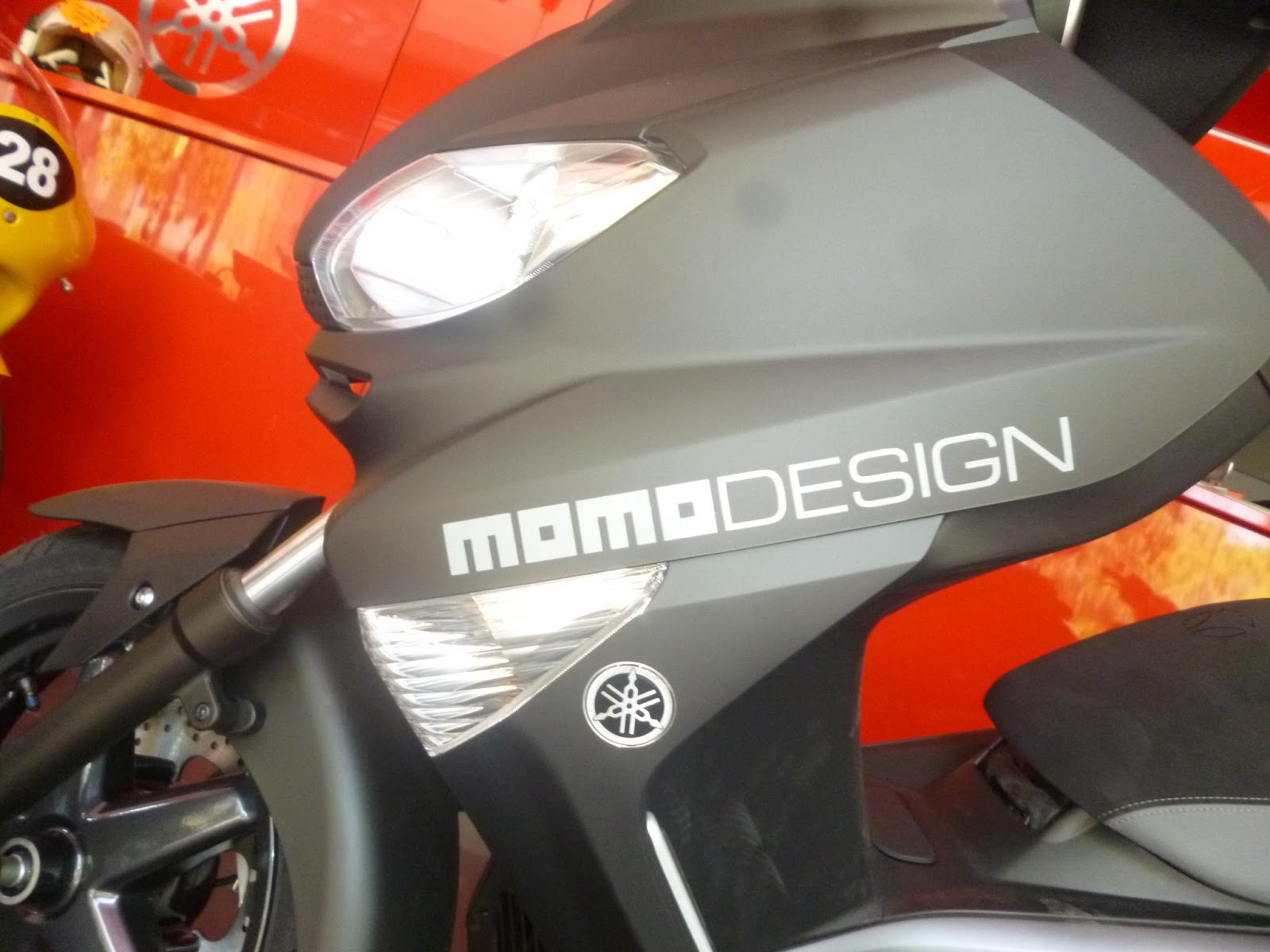 MOTO BOOM: Tu Yamaha X MAX MOMO Desing en Alicante