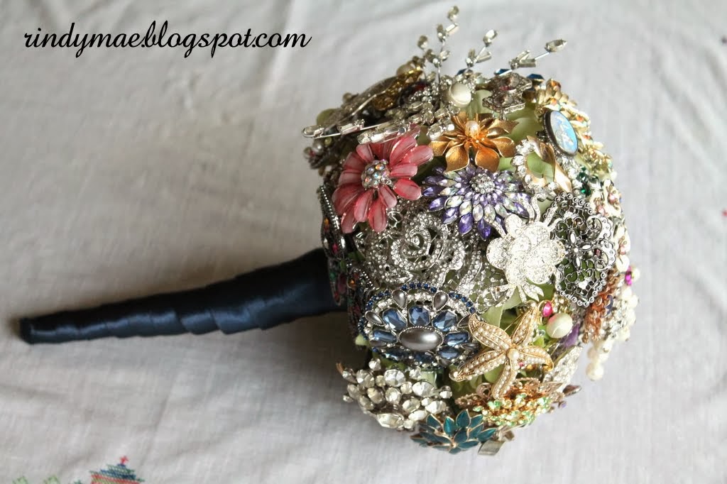 Rindy Mae: DIY Brooch Bouquet