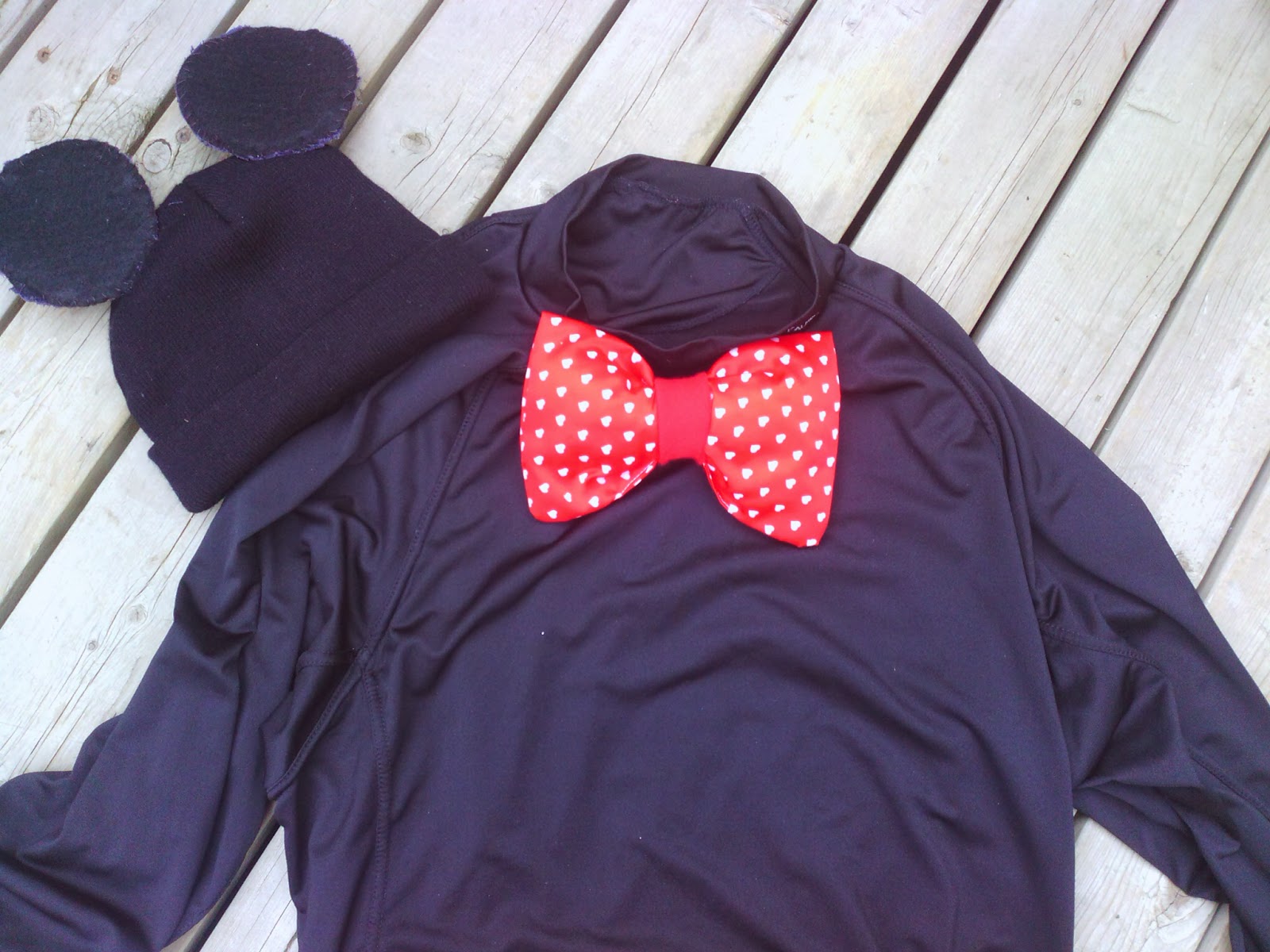 Lillian the Domestic Engineer. Blogspot.ca: D.I.Y MICKEY MOUSE COSTUME