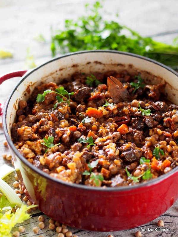 Czulent z policzkami wołowymi | Smaczna Pyza