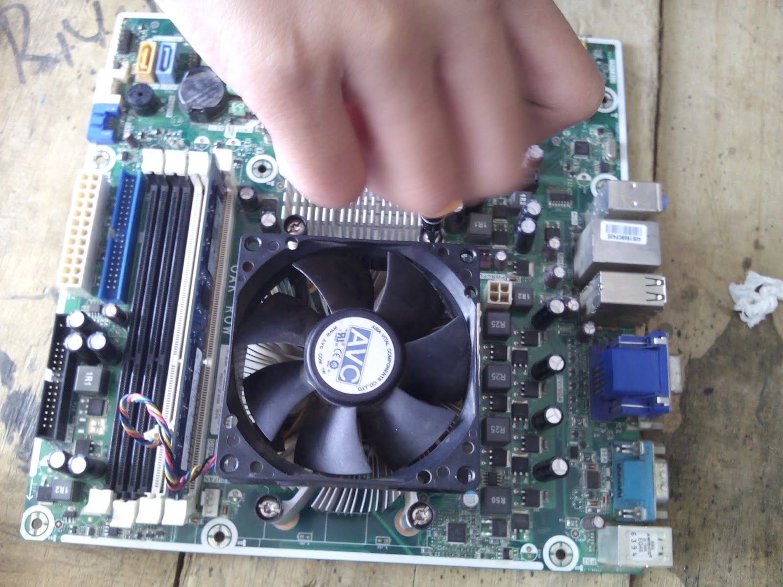 Contoh laporan merakit Komputer