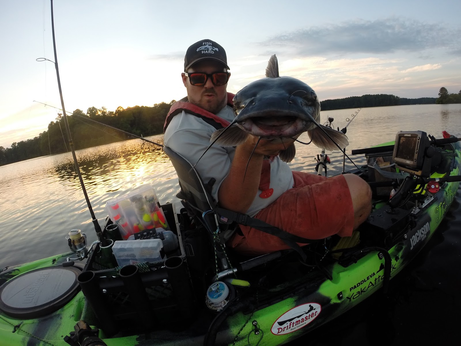 Peelin' Drag Extreme Fishing: Tracking Down Trophy Channel Cats