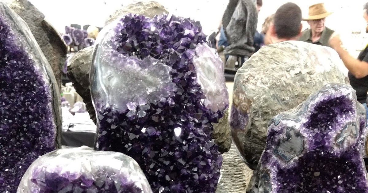 CSMS GEOLOGY POST: MORE UTAH WULFENITE: EXPLORING TUCSON SHOWS, 22nd STREET