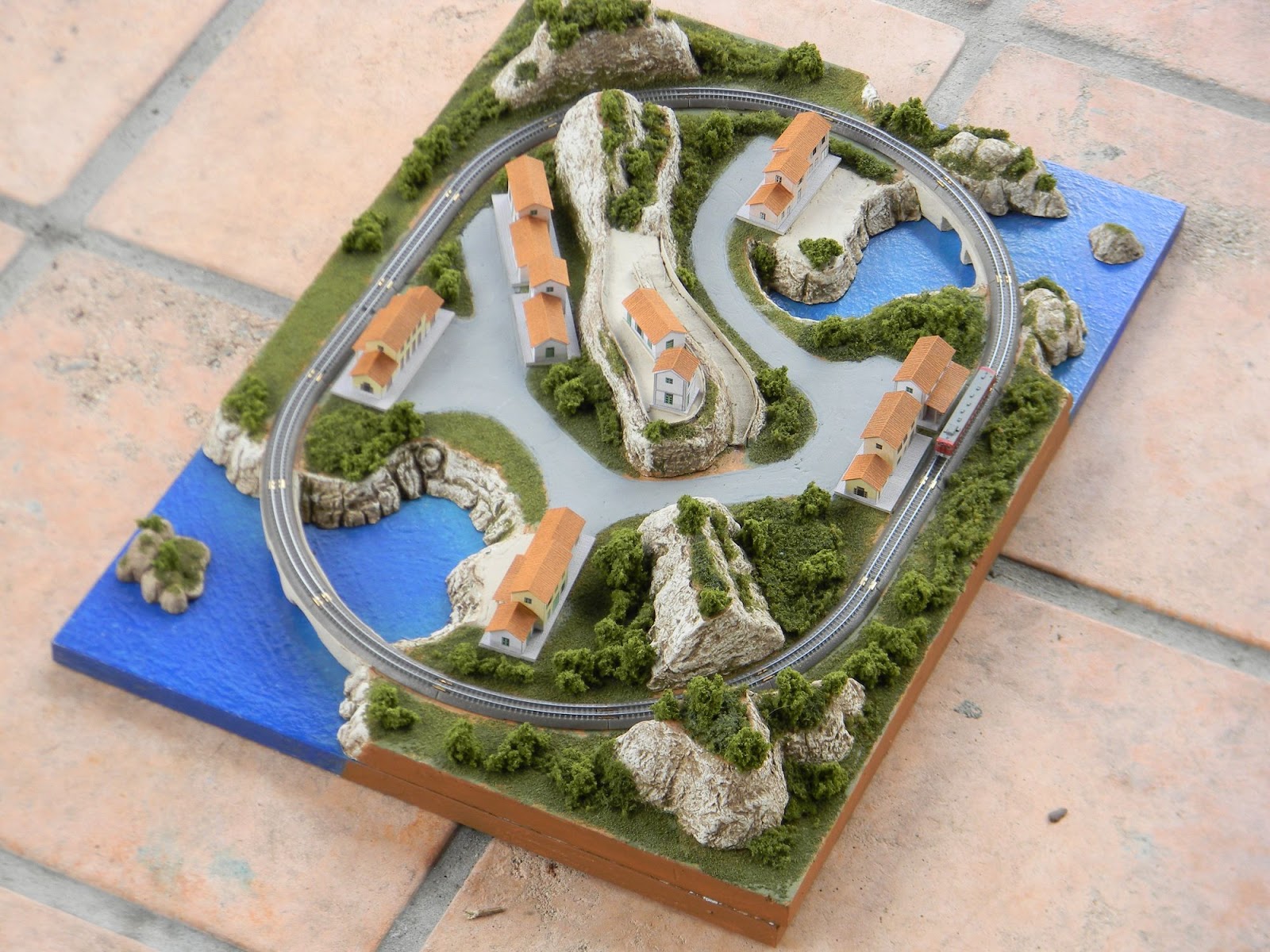 Miniature Trains: "T" Scale 12" x 17" layout