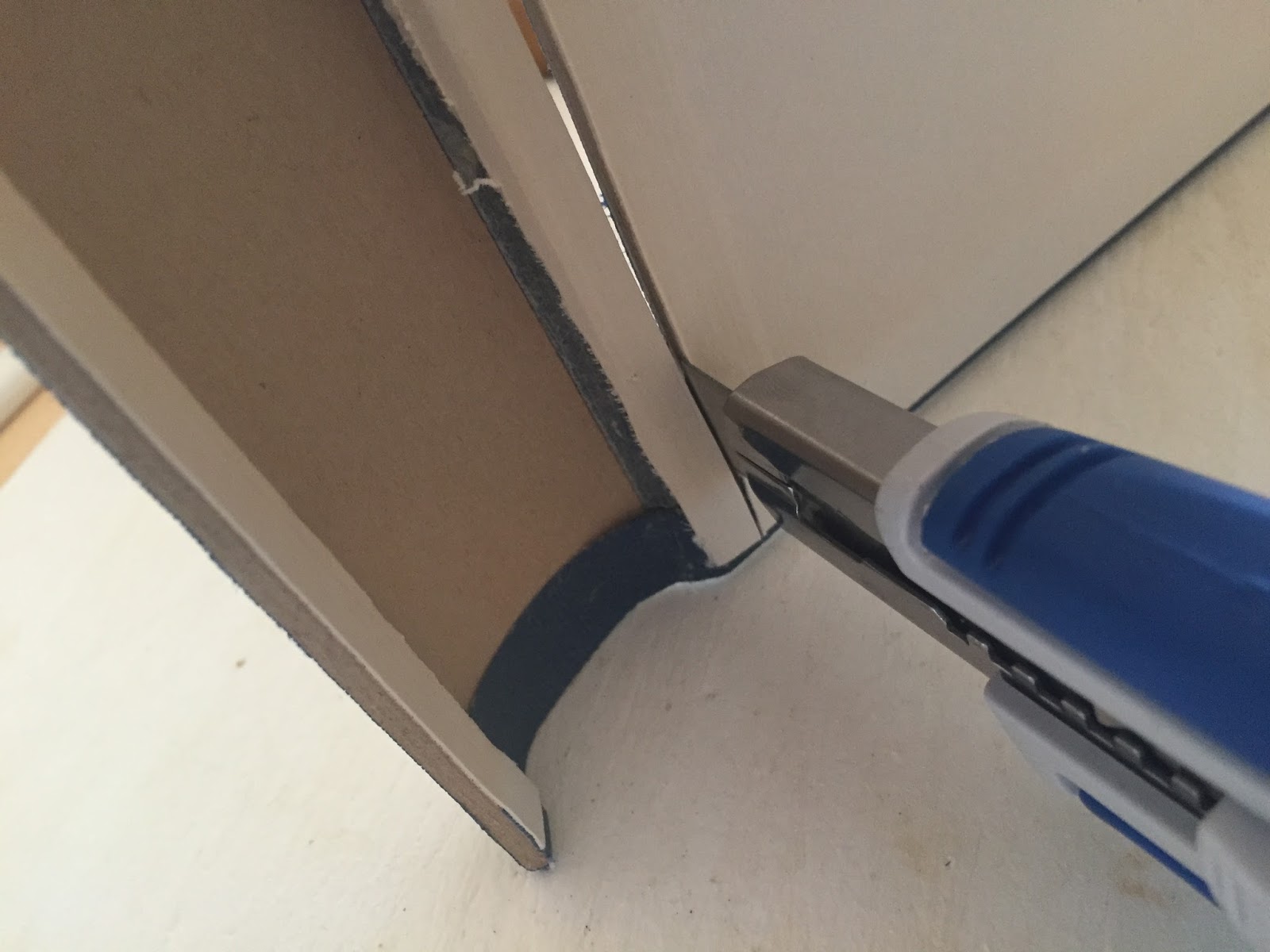 DIYcrap: Hiding an ugly Wi-Fi router with some old books