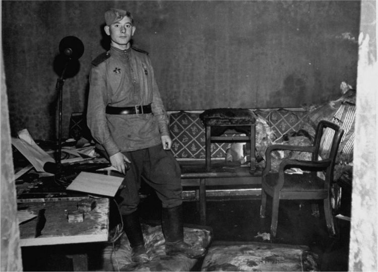 Dinge en Goete (Things and Stuff): This day in History: Apr 30, 1945 ...