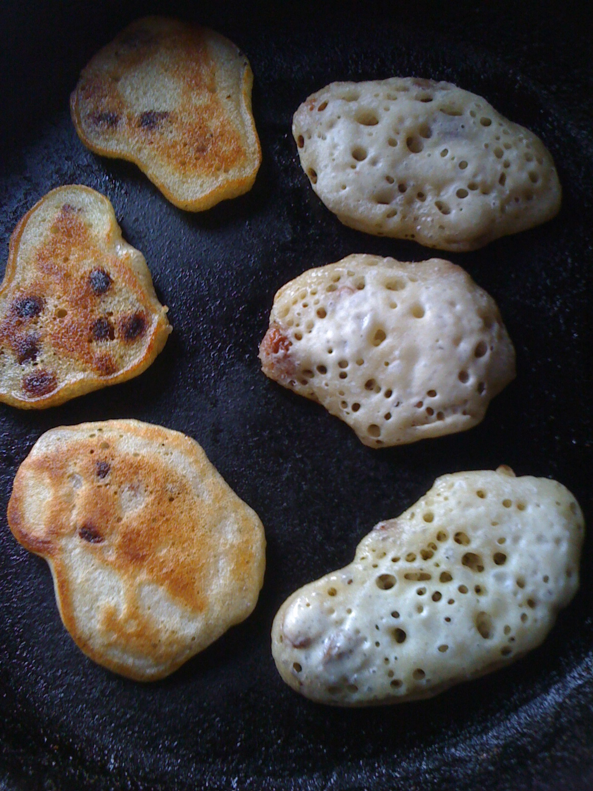 . No bread is an island: PIKELETS (FREEFORM CRUMPETS) - CHEAP AND CHEERFUL!