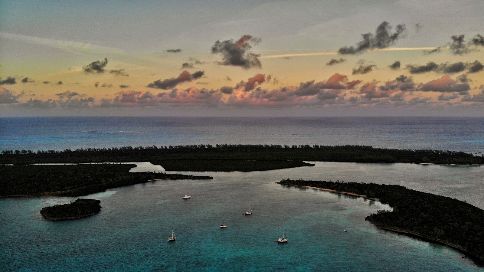 Sailing Borealis : Exploring the Central Abacos