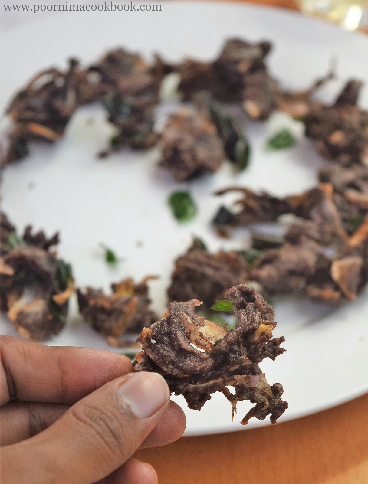 Poornima's Cook Book: Ragi Pakoda / Ragi Pakora / Finger Millet fritters