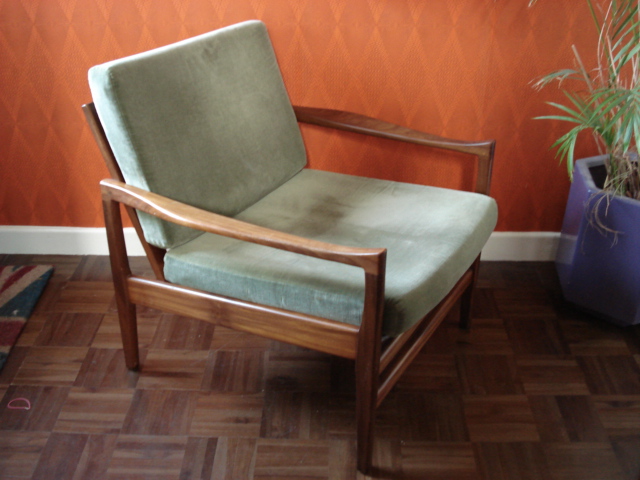 Planet72: Last Weeks Finds - A Utility CC41 Sewing Box, Cintique Chair ...