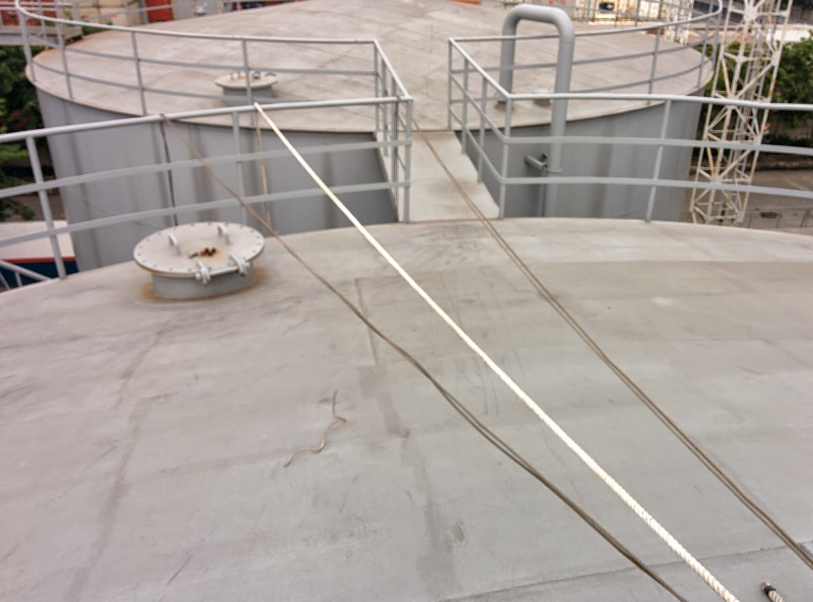 -- PT DUA PERKASA --: Gondola Tangki AKR Corp Tbk