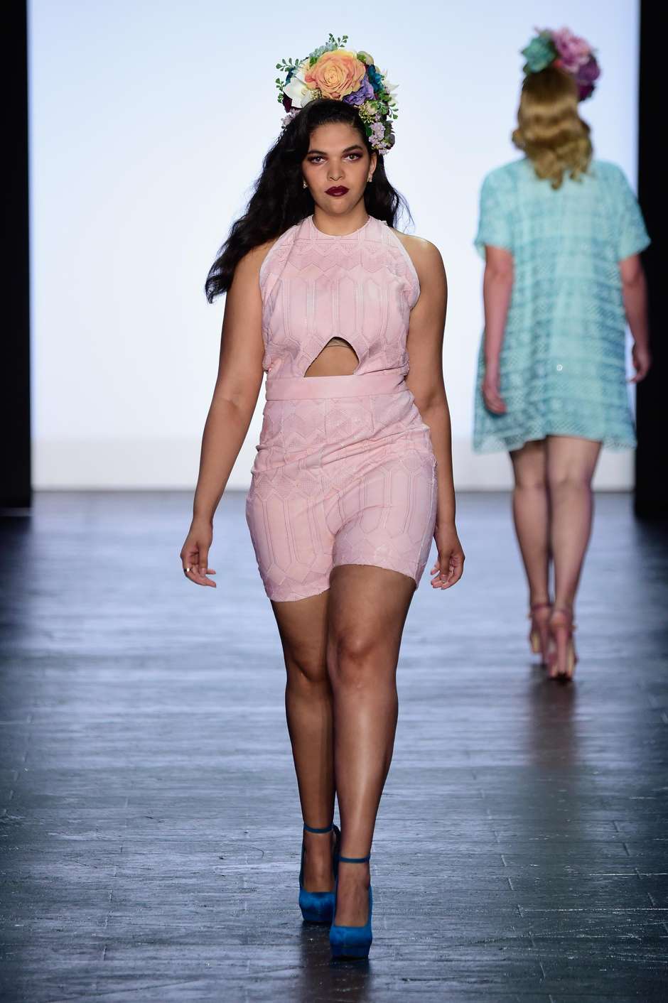 Curvas Delirantes •: • Modelos con curvas desfilan en el NY Fashion Week •