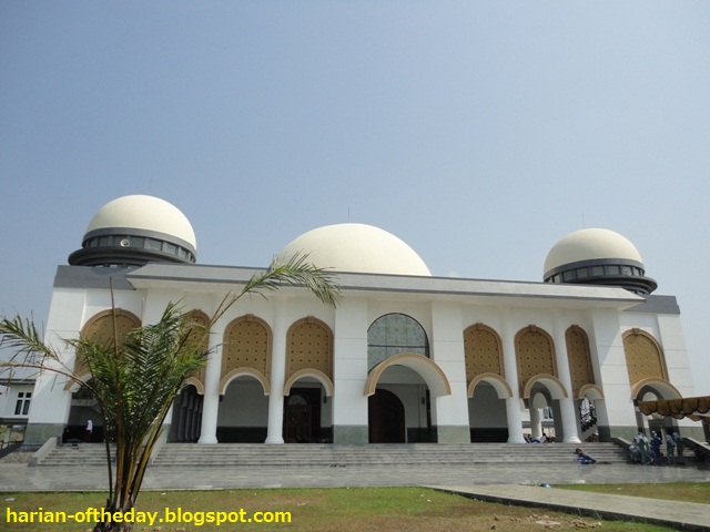of the day...: (Masjid of the Day) Mewah, Indah dan Gagah di Masjid ...