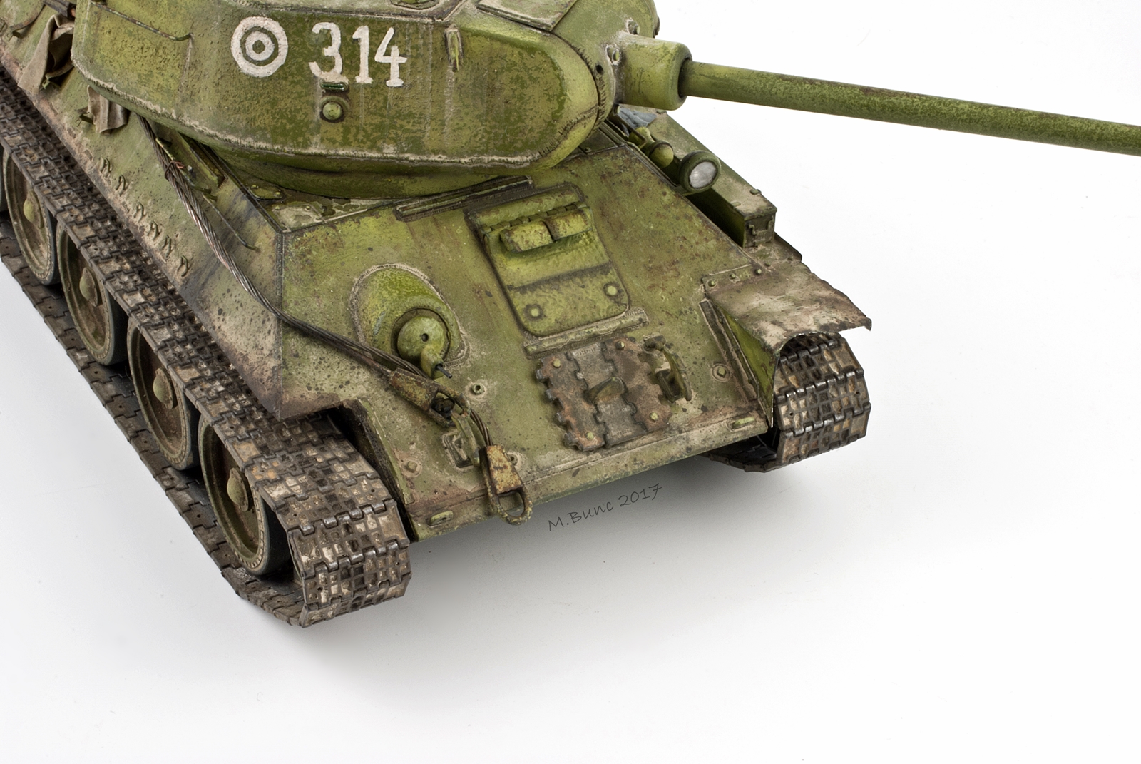 T-34/85, May 1945 in Prague, Academy 1/35 - Missing-Lynx