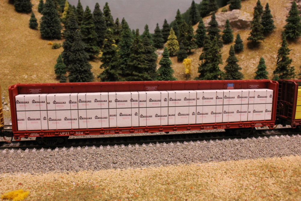 N Scale Addiction: More Gypsum & Lumber Loads....