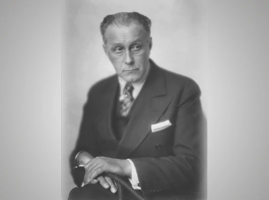 O que fez Adolf Loos?