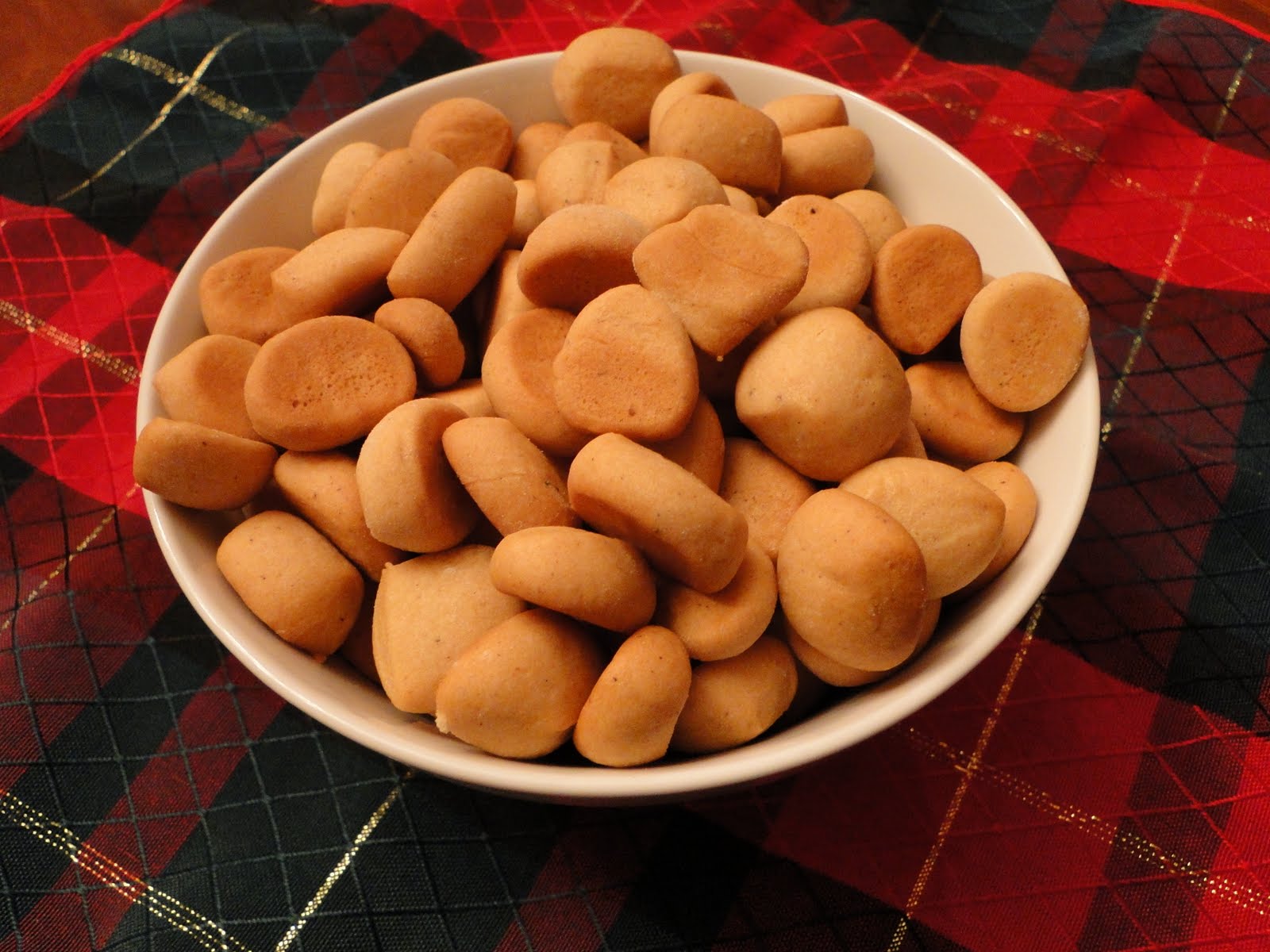 Mennonite Girls Can Cook: Pfeffernuesse -Bev's recipe