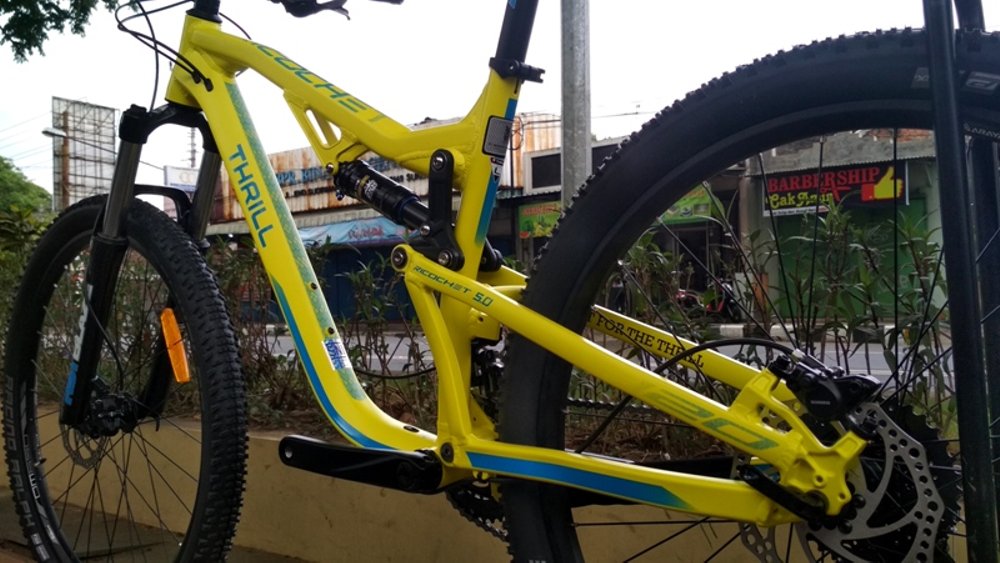 SEPEDA GUNUNG 27.5 THRILL RICOCHET 5.0 T120 MY 2018 ALLOY 18 SPEED ...
