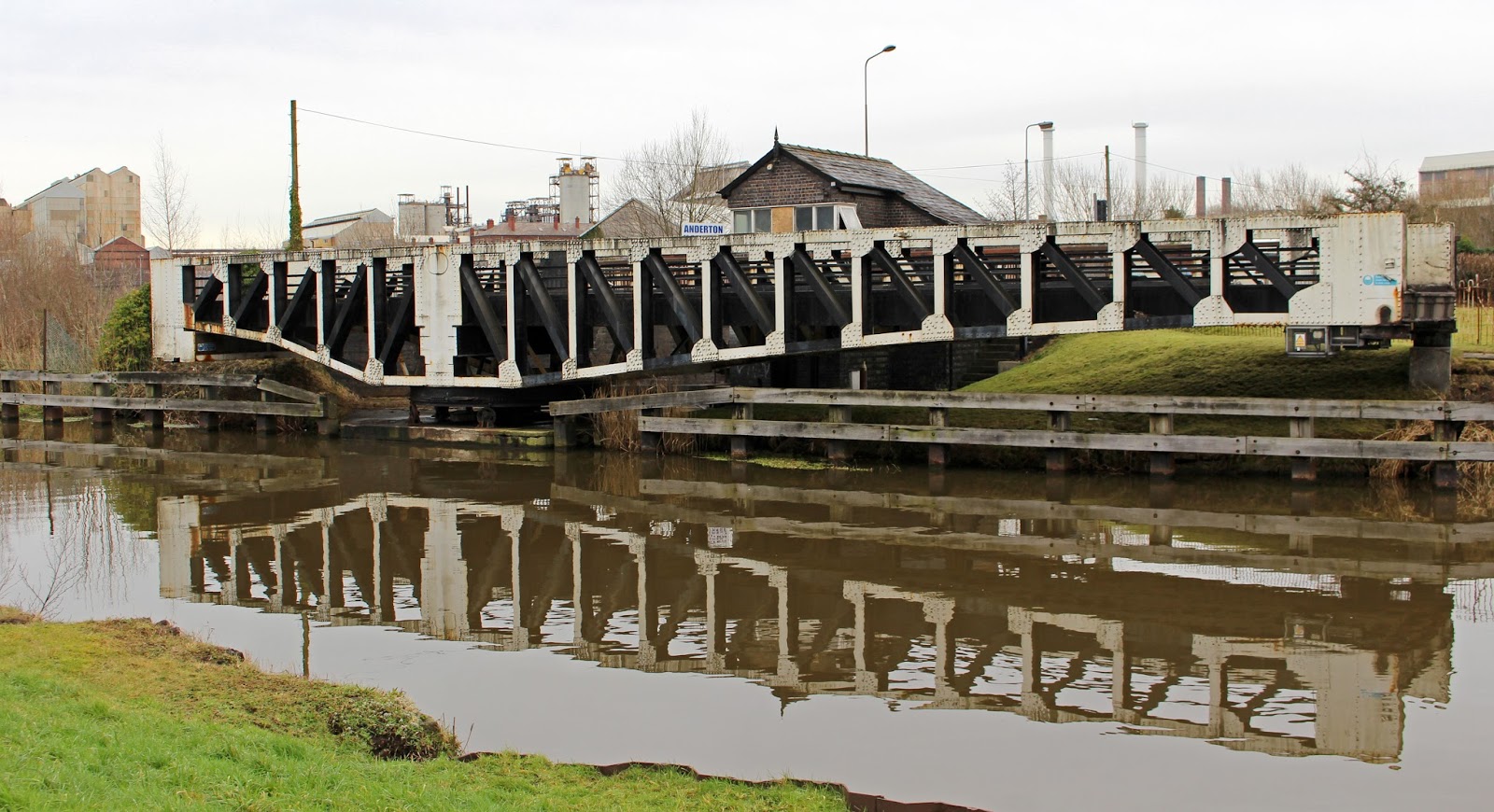 sconzani: Swing Bridges on the Weaver