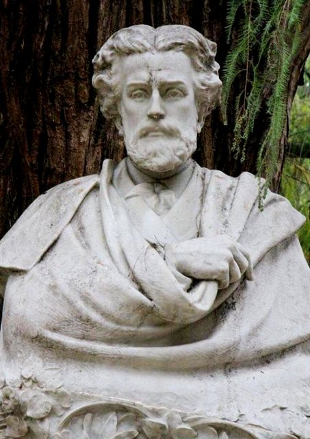 Gustavo Adolfo Claudio Domínguez y Bastida... Él...