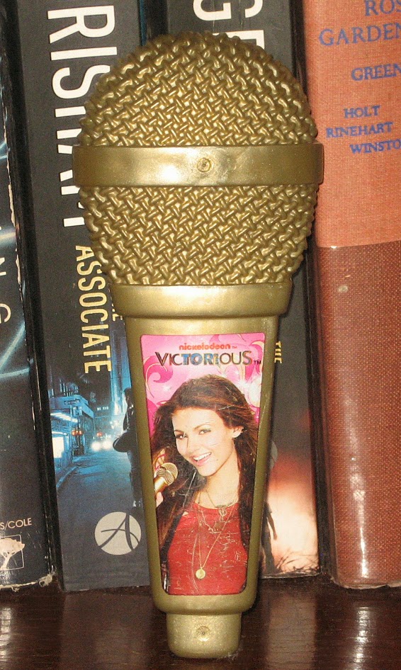 Percy's Fast Food Toy Stories : Victorious Mic - McD