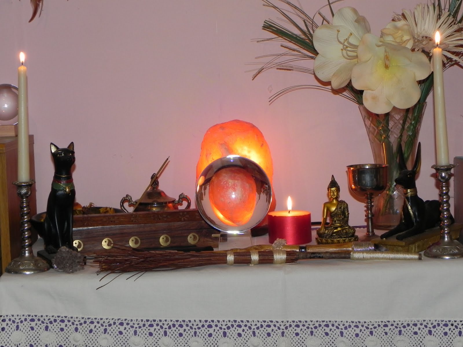 The Wiccan Altar - pendencrystals