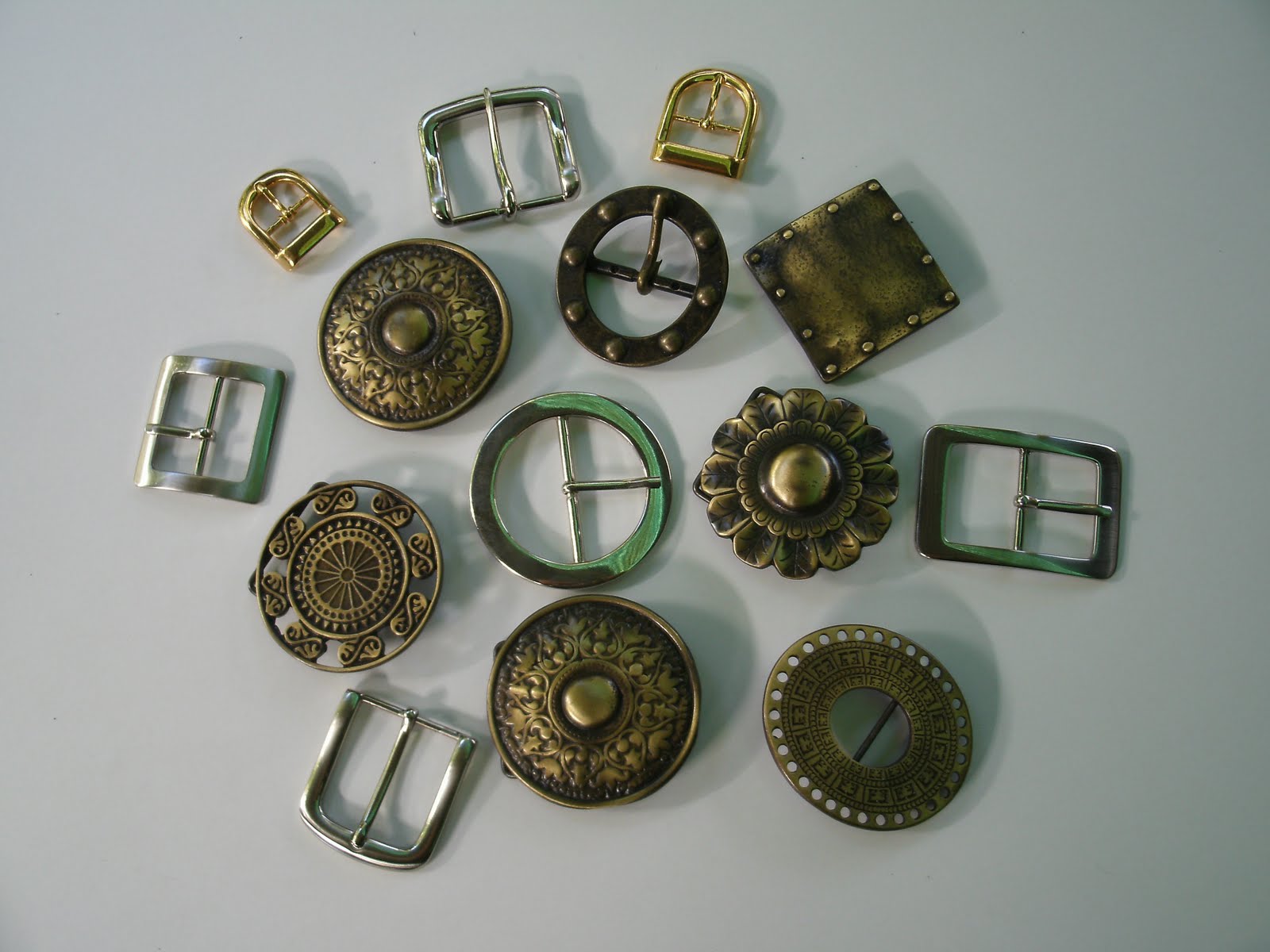 ARTESANIA URUGUAYA: ELIGE LA HEBILLA PARA TU CINTO EN CUERO