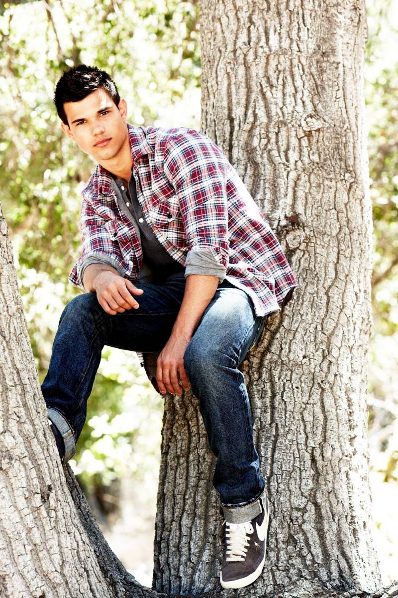 OFFICIAL TAYLOR LAUTNER FAN PAGE: New Photo's Taylor photo shoot for ...