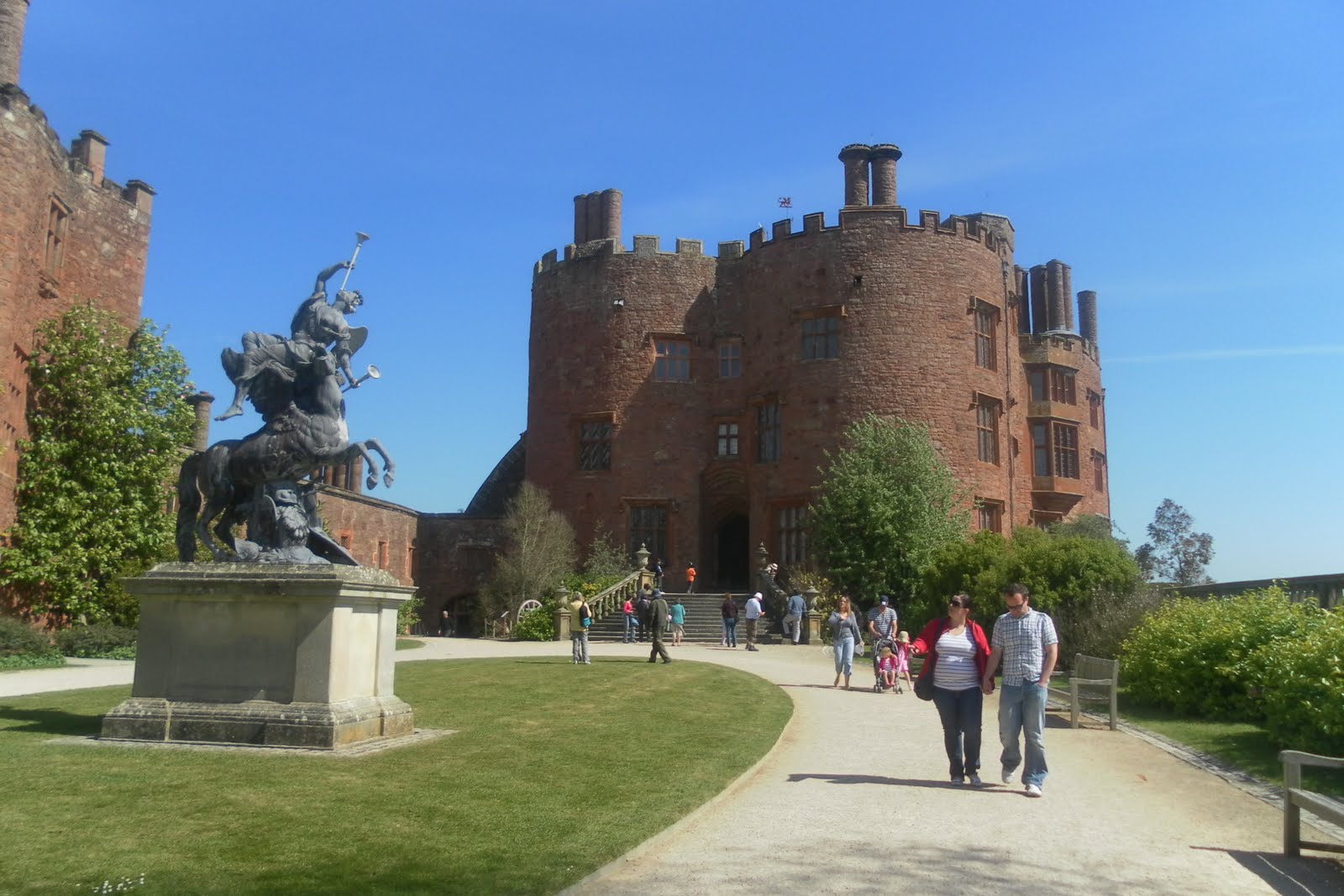 Laura's Life List!: My trip to Welshpool, WALES!