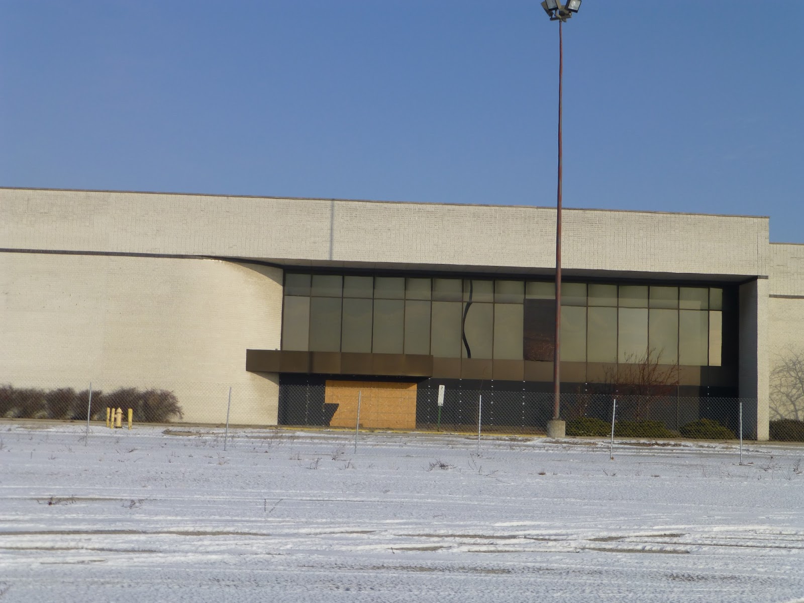 Dead and Dying retail: North Towne Square Mall in Toledo, Ohio