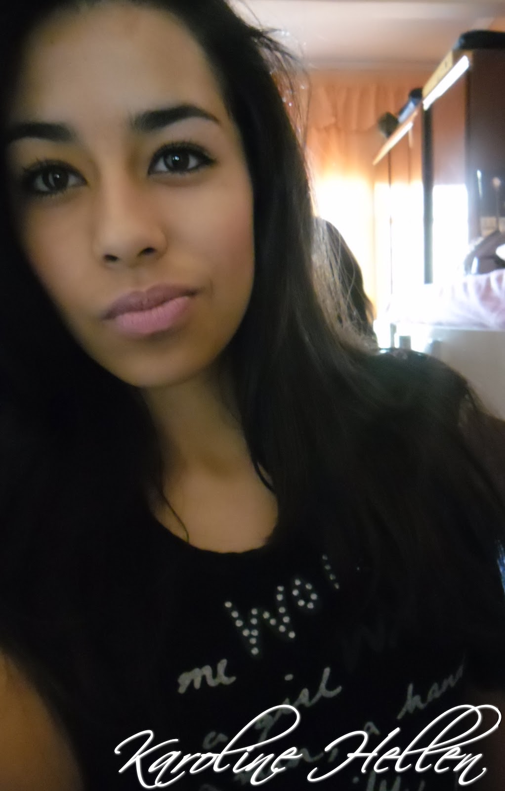 Novos Fakes: Karoline Hellen