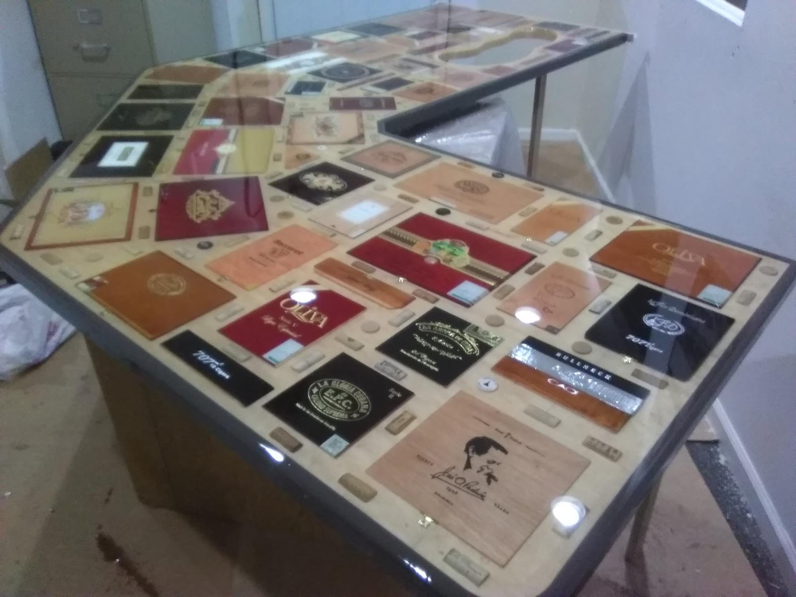 Epoxy Queen Coatings: Cigar Box Lids