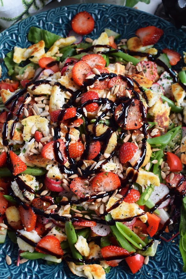 Smaskelismaskens: Matig sallad med halloumi och jordgubbar