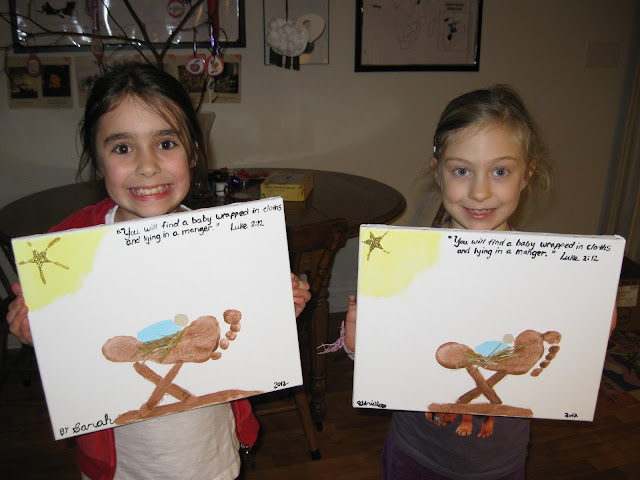 Solagratiamom: Christ in Manger with Footprint Craft