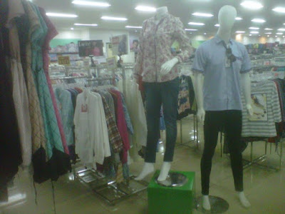 Contoh Window Display, Interior Display dan Eksterior Display Toko Pakaian