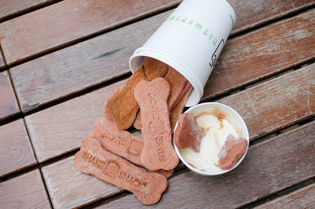 The Shake Shack "Woof" Menu | Steph & The Spaniels: Dog Friendly ...