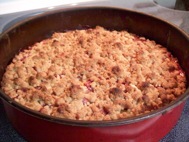 The Crafty Reporter: German Style Streusel Fruit Pie