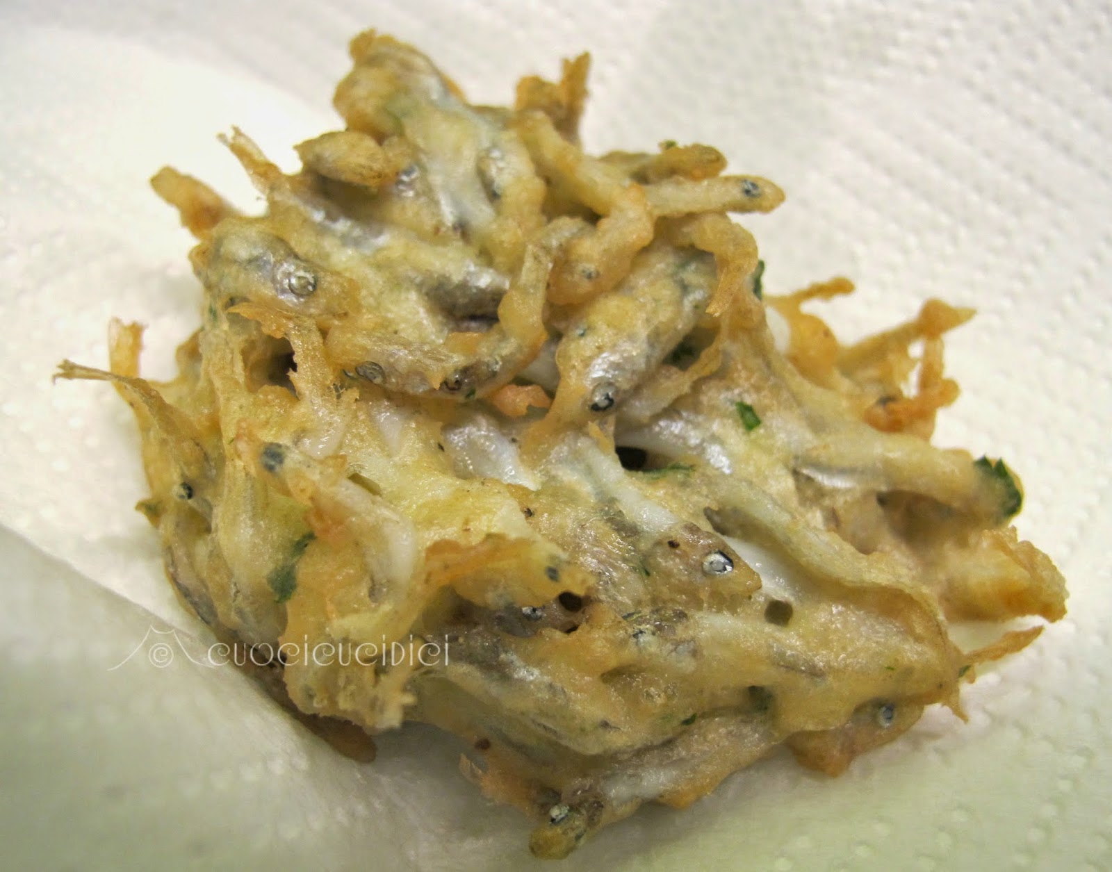 cuocicucidici: FRITTELLE DI "NEONATA" - FRIED FISH BALLS