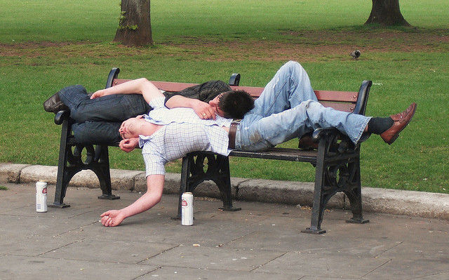 Hilarious Pictures of People Completely Wasted in Parties - Ye Kya ...