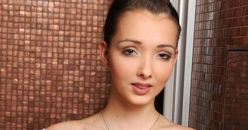 Lucie wilde nude bikini hqbabes - lomicrowd