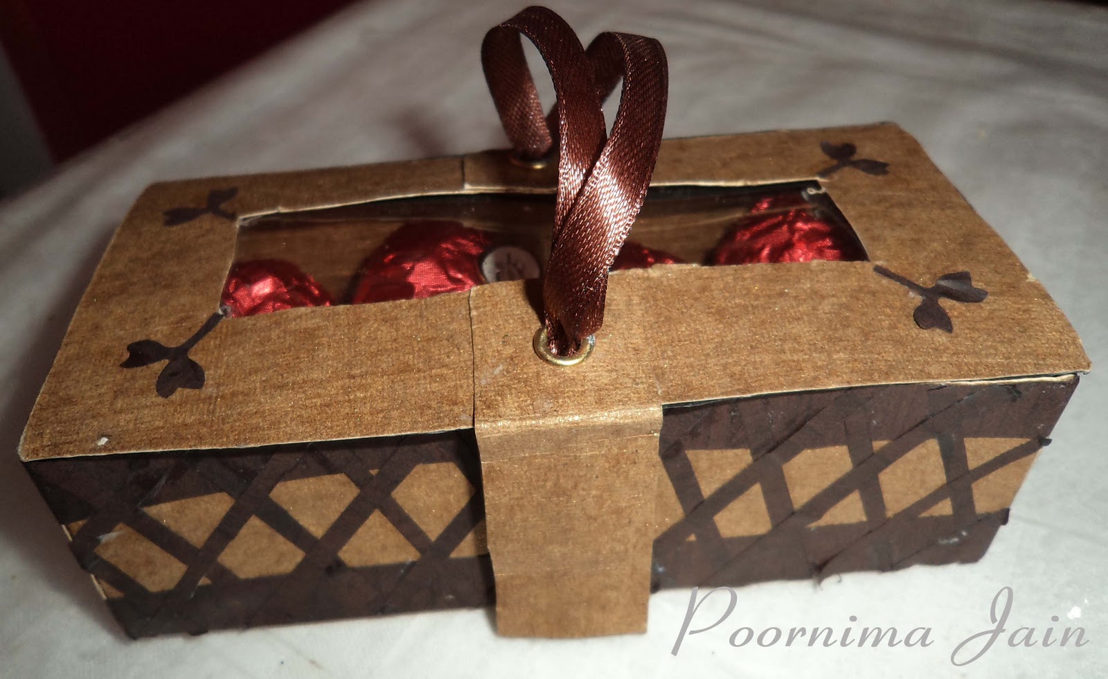 PAPER CRAFT HORIZON: Chocolate Box & an Embellishment