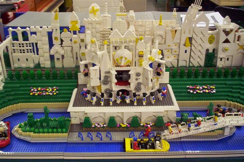 LEGO Block Block: It's a Small World