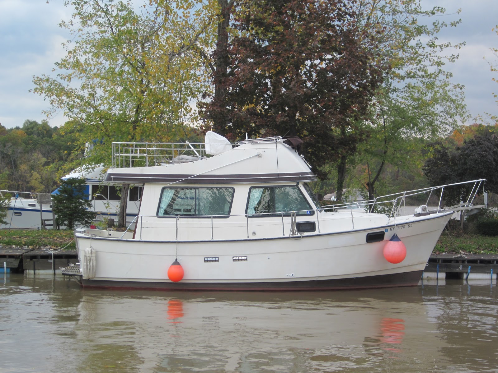 JoyRide82: Campion Adventurer - 30 ft Sedan Trawler with Flybridge