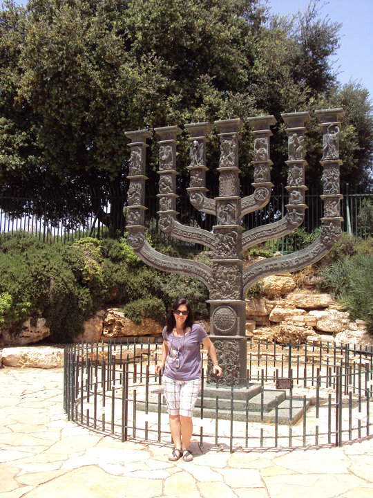 Turismo a Israel Terra Santa/ Tour in Holy Land: A menorah Jerusalem