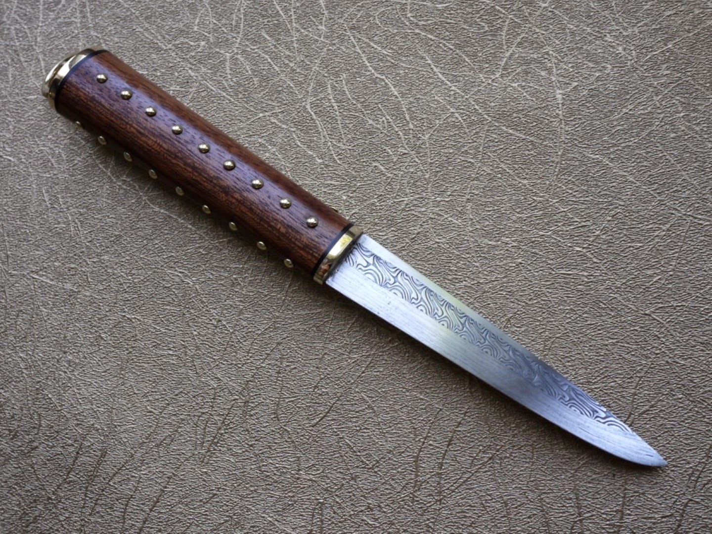 Audhumbla: Viking knife sisters