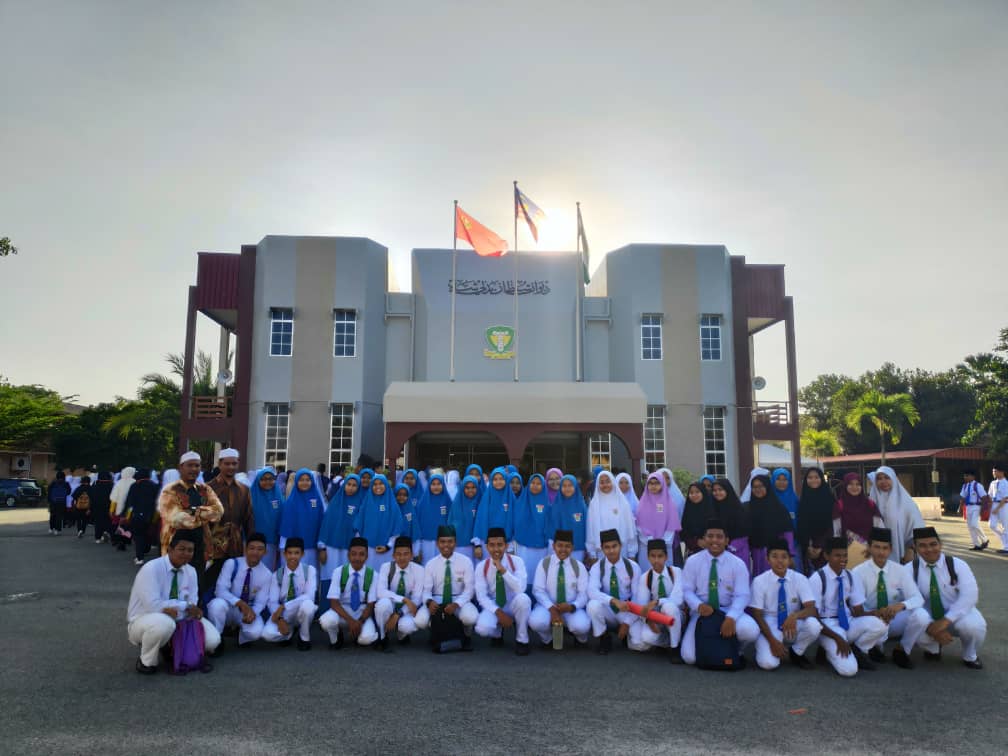 Juara Dalam Pembikinan - MAKTAB MAHMUD MERBOK